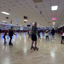 FOUNTAIN VALLEY SKATING CENTER - Updated December 2025 - 323 Photos ...