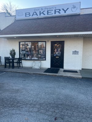 DOT AND PEARLS COFFEE & PASTRIES - 19 Photos & 21 Reviews - 141 W ...