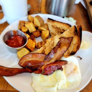 CRAFT FOOD HALL - Updated February 2025 - 500 Beaver Brook Rd ...