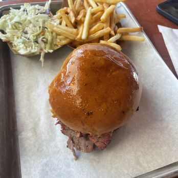 FIREHOUSE QUE & BREW - Updated March 2025 - 339 Photos & 582 Reviews ...