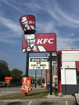 KFC - Updated February 2026 - 20 Photos & 26 Reviews - 2716 W Grand ...