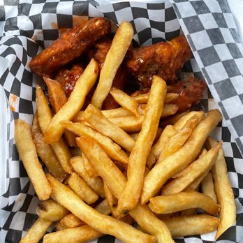 THE WING SPOT - Updated January 2026 - 32 Photos & 26 Reviews - 31 ...