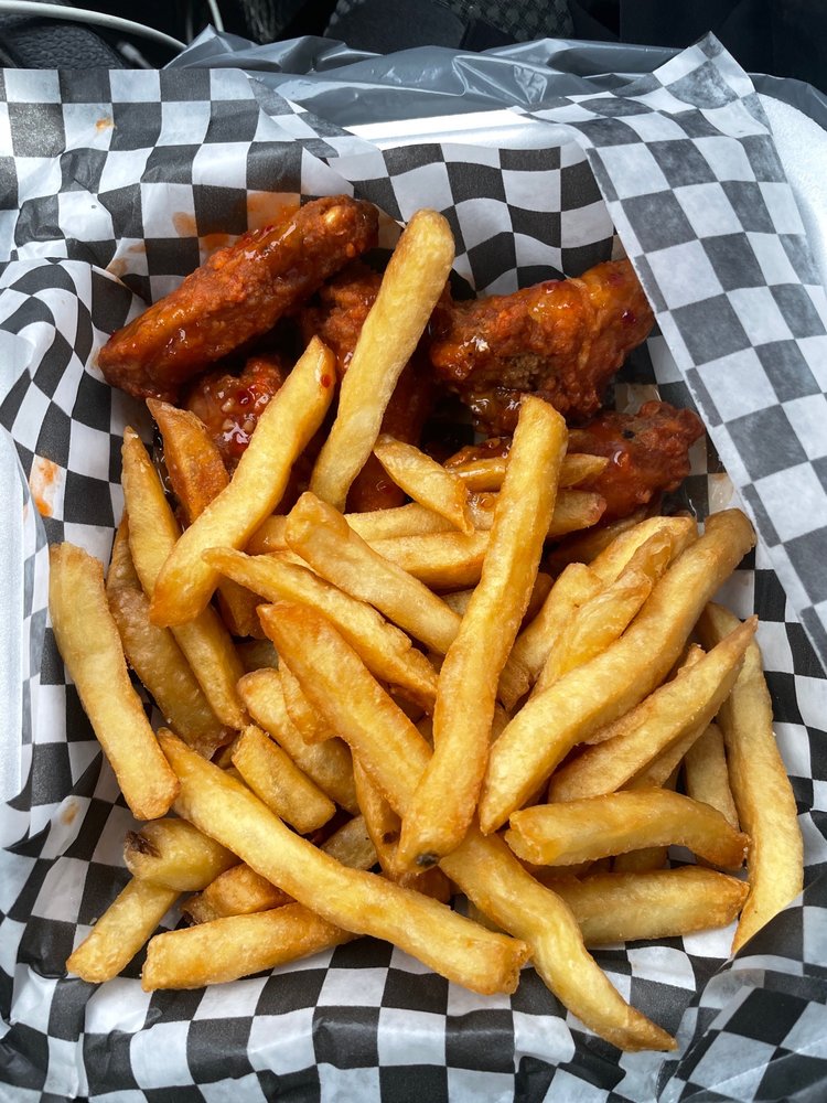 THE WING SPOT - Updated March 2025 - 32 Photos & 25 Reviews - 31 ...