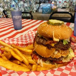 FAT SMITTY’S - 267 Photos & 260 Reviews - Burgers - 282624 US Hwy 101 ...