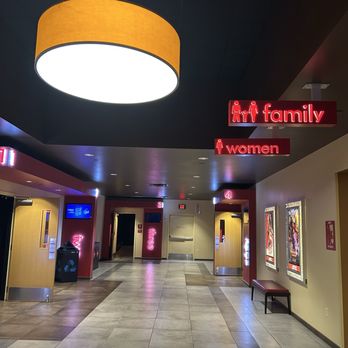 AMC OAKBROOK CENTER 12 - Updated December 2025 - 165 Photos & 142 ...