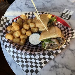 PIGNIC PUB & PATIO - Updated October 2024 - 660 Photos & 259 Reviews ...