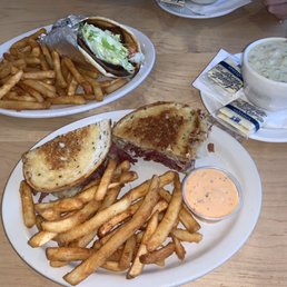 OLYMPIC DINER - Updated August 2025 - 116 Photos & 156 Reviews - 5454 ...