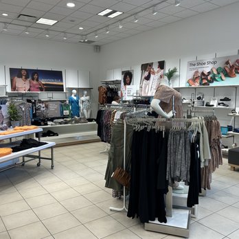 PENNINGTONS - Updated December 2025 - 11804 Sarcee Trail NW, Calgary ...