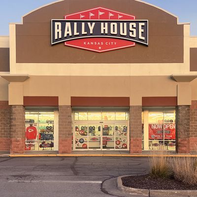 RALLY HOUSE BARRYWOODS CROSSING - Updated September 2025 - 8341 NW ...