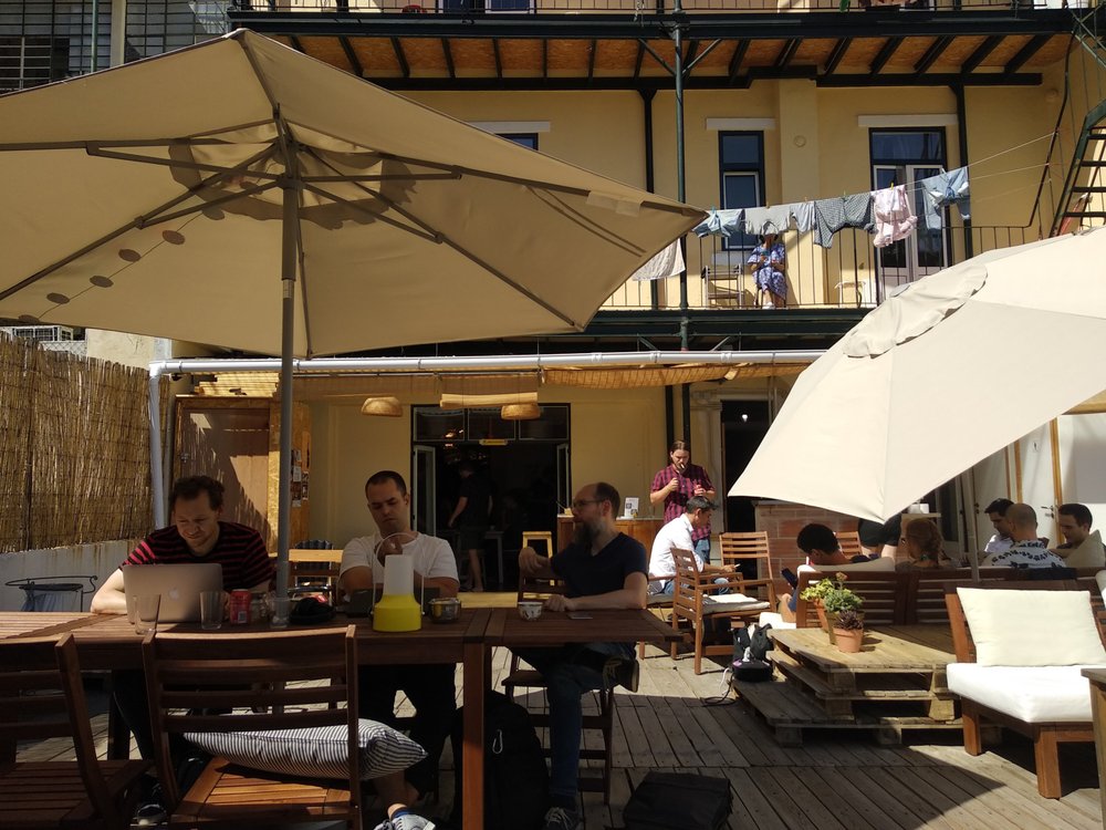 THE BLOCK CAFE - Updated January 2025 - R. Latino Coelho, Puy-de-Dôme ...