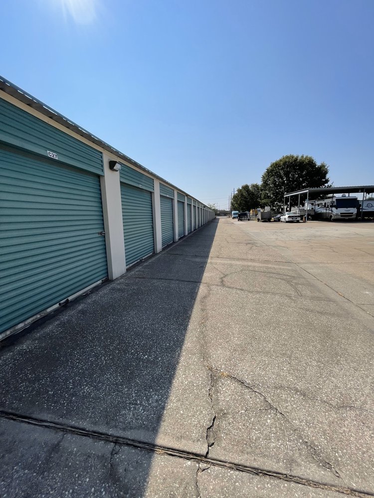 STOREEASE - Updated September 2024 - 14 Photos - 4910 Louetta Rd ...