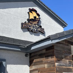 FLOWING TIDE PUB 9 - Updated June 2025 - 140 Photos & 124 Reviews ...