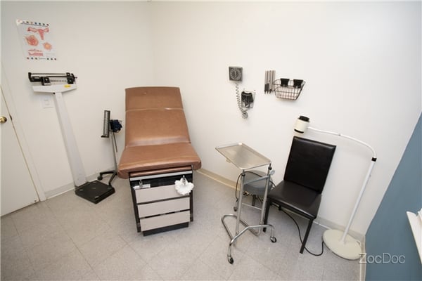 ROOTS COMMUNITY HEALTH - Updated December 2025 - 13 Photos & 31 Reviews ...