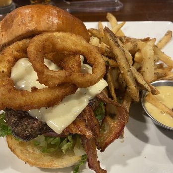 CRAFT 60 TAPHOUSE & GRILL - Updated December 2025 - 196 Photos & 148 ...