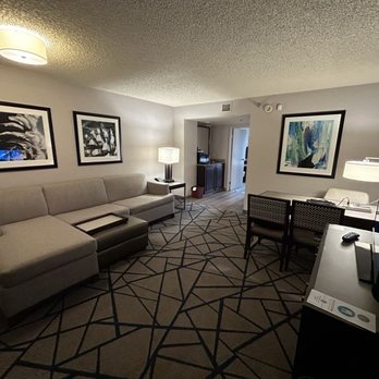 EMBASSY SUITES BY HILTON PORTLAND TIGARD - Updated December 2025 - 434 ...