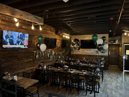 TAP ROOM - Updated December 2025 - 508 Photos & 449 Reviews - 114 W ...