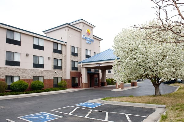 QUALITY INN DENVER WESTMINSTER - Updated October 2025 - 32 Photos & 40 ...