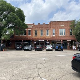 HUG BBQ - Updated July 2025 - 36 Photos & 49 Reviews - 133 Historic ...