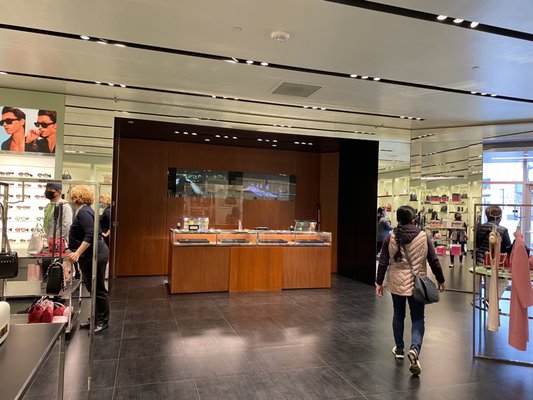 PRADA OUTLET - Updated December 2024 - 79 Photos & 115 Reviews - 2774 ...