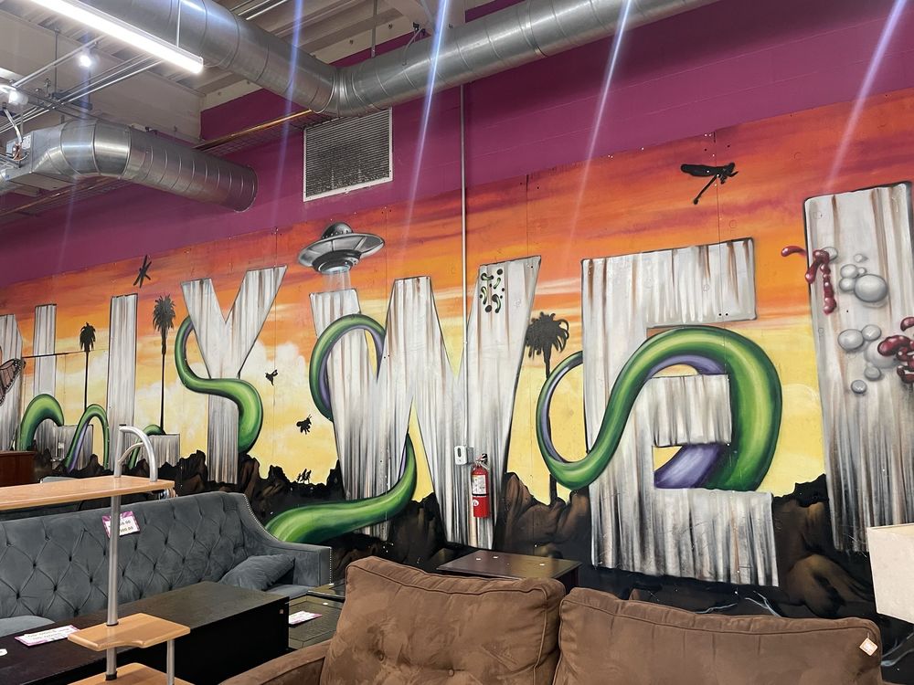 OUT OF THE CLOSET - HOLLYWOOD - Updated January 2026 - 33 Photos & 146 ...