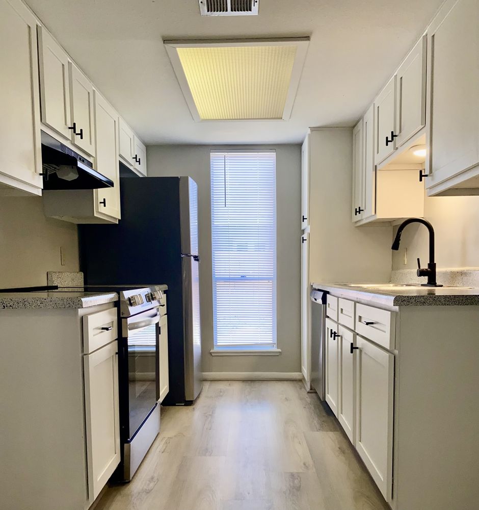 SUNSET VILLAGE APARTMENTS - Updated October 2025 - 37 Photos - 901 ...