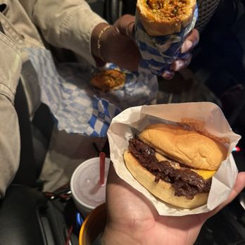 BURGER BODEGA - Updated May 2024 - 666 Photos & 371 Reviews - 4520 ...