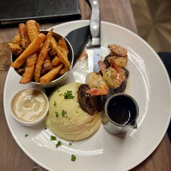 TAPS PUBLIC HOUSE - Updated December 2025 - 98 Photos & 43 Reviews ...