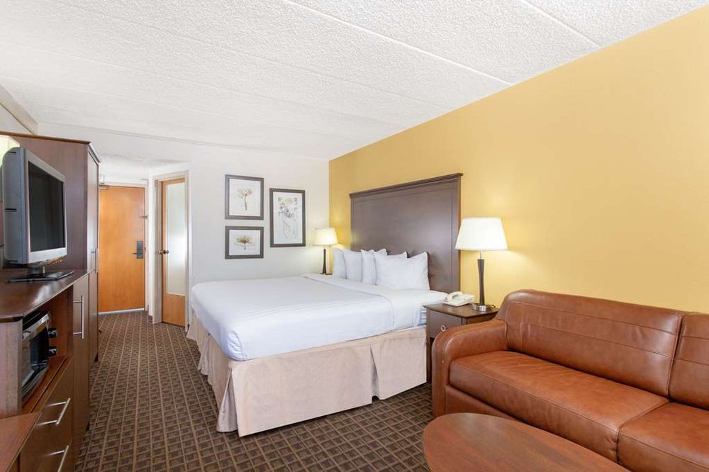 AMERICINN BY WYNDHAM MADISON WEST - 101 Photos & 68 Reviews - 516 Grand ...