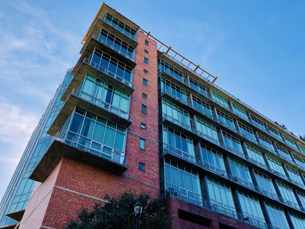 RISE LOFTS - Updated September 2024 - 18 Photos - 2000 Bagby St ...