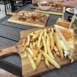 FLYING PIG TAVERN & TAP - Updated December 2025 - 89 Photos & 52 ...