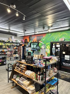 HIPPIE HOUSE SMOKE VAPE & GIFT SHOP - Updated August 2025 - 3235 ...