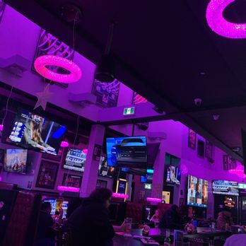 HOOPS SPORTS BAR & GRILL - Updated January 2026 - 23 Photos & 12 ...