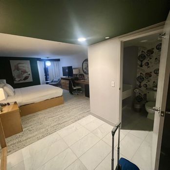 WHITNEY PEAK HOTEL - Updated October 2025 - 1043 Photos & 577 Reviews ...