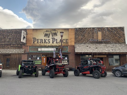 PERKS PLACE - Updated November 2025 - 57 Photos & 13 Reviews - 214 Main ...