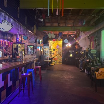 THE MAX RETROPUB - Updated November 2025 - 125 Photos & 109 Reviews ...