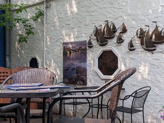 PORTSIDE INN - Updated November 2025 - 150 Photos & 200 Reviews - 239 W ...