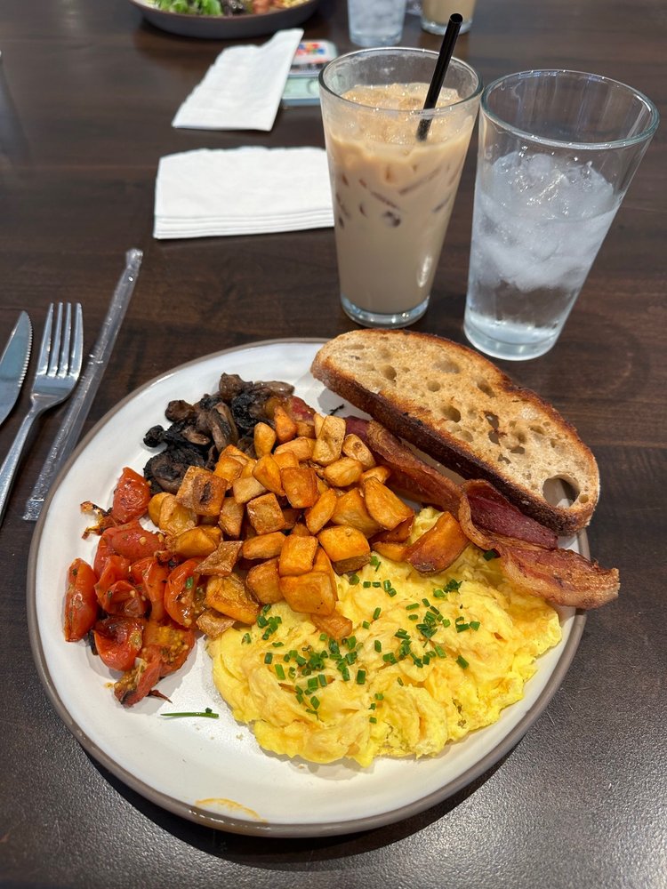 DELISH SISTERS - 10 Photos - 389 College Ave, Clemson, South Carolina ...