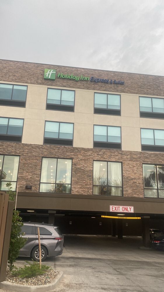 HOLIDAY INN EXPRESS & SUITES - Updated May 2024 - 114 Manitou Ave ...