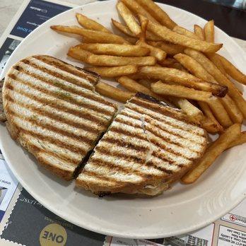 VALLEY DINER RESTAURANT - Updated December 2025 - 79 Photos & 168 ...