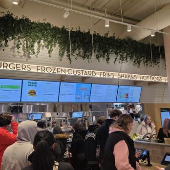 SHAKE SHACK - Updated May 2025 - 174 Photos & 55 Reviews - 10 Dundas ...