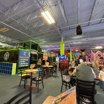 INFLATABLE WONDERLAND - 94 Photos & 81 Reviews - 11200 Lakeline Mall Dr ...