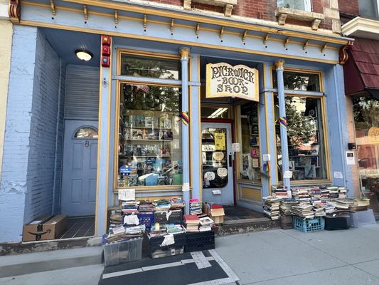 PICKWICK BOOK SHOP - Updated October 2025 - 14 Photos & 44 Reviews - 8 ...