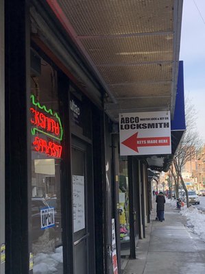 ABCO MASTER LOCK AND KEY - Updated October 2025 - 15 Photos - 7152 ...