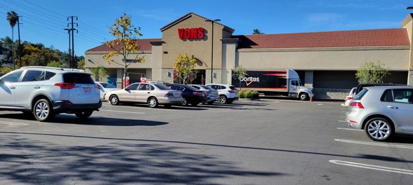 VONS - Updated November 2025 - 141 Photos & 195 Reviews - 7311 N ...