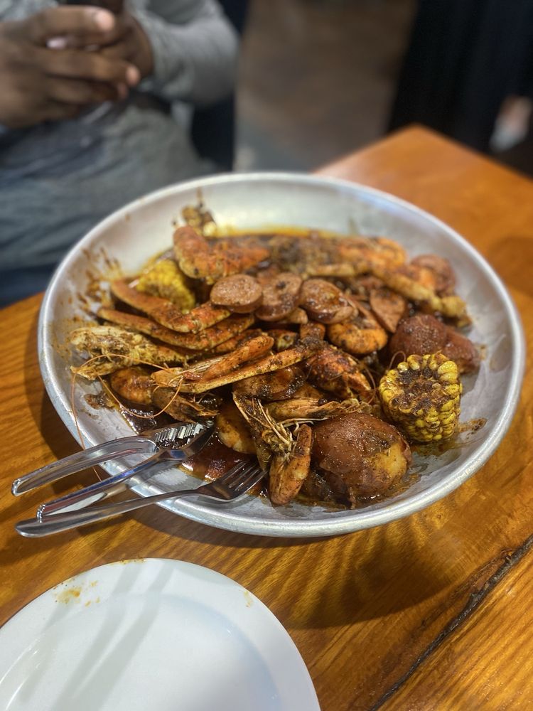 FISH N TAILS OYSTER BAR - Updated October 2025 - 465 Photos & 526 ...