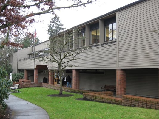 LAKE OSWEGO PUBLIC LIBRARY - Updated October 2024 - 34 Photos & 23 ...
