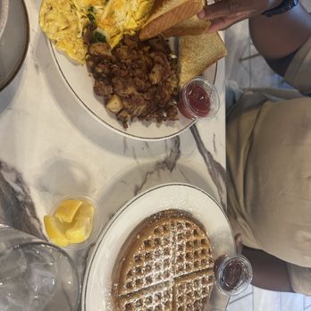 TABLE 22 - Updated March 2025 - 186 Photos & 100 Reviews - 4924 E Busch Blvd, Tampa, Florida ...