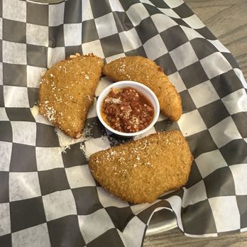 BIG FELLAS ICE HOUSE - Updated December 2025 - 69 Photos & 71 Reviews ...