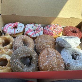 THOMAS DONUT & SNACK SHOP - Updated May 2025 - 629 Photos & 945 Reviews ...