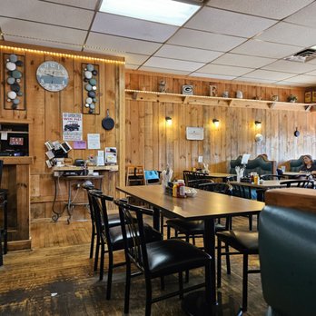ELROY EATERY - Updated December 2024 - 13 Photos - 213 S Main St, Elroy ...